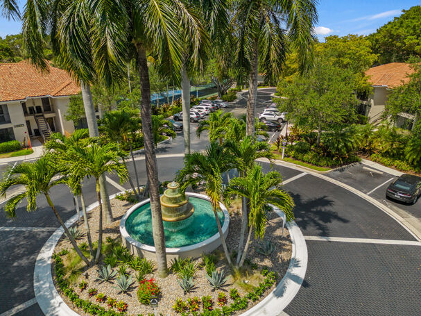 Luxury Apartments Boca Raton | Mizner Court