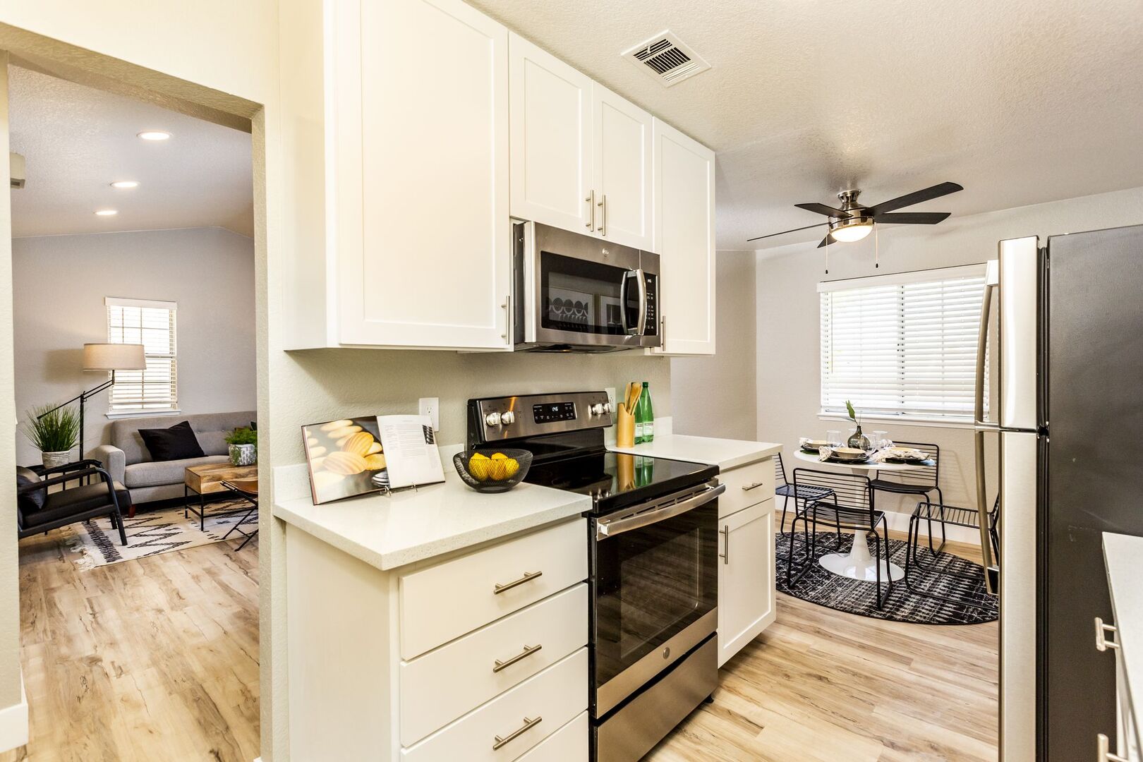 Summerview Apartments Photo Gallery | Modesto, CA Apartment Pictures
