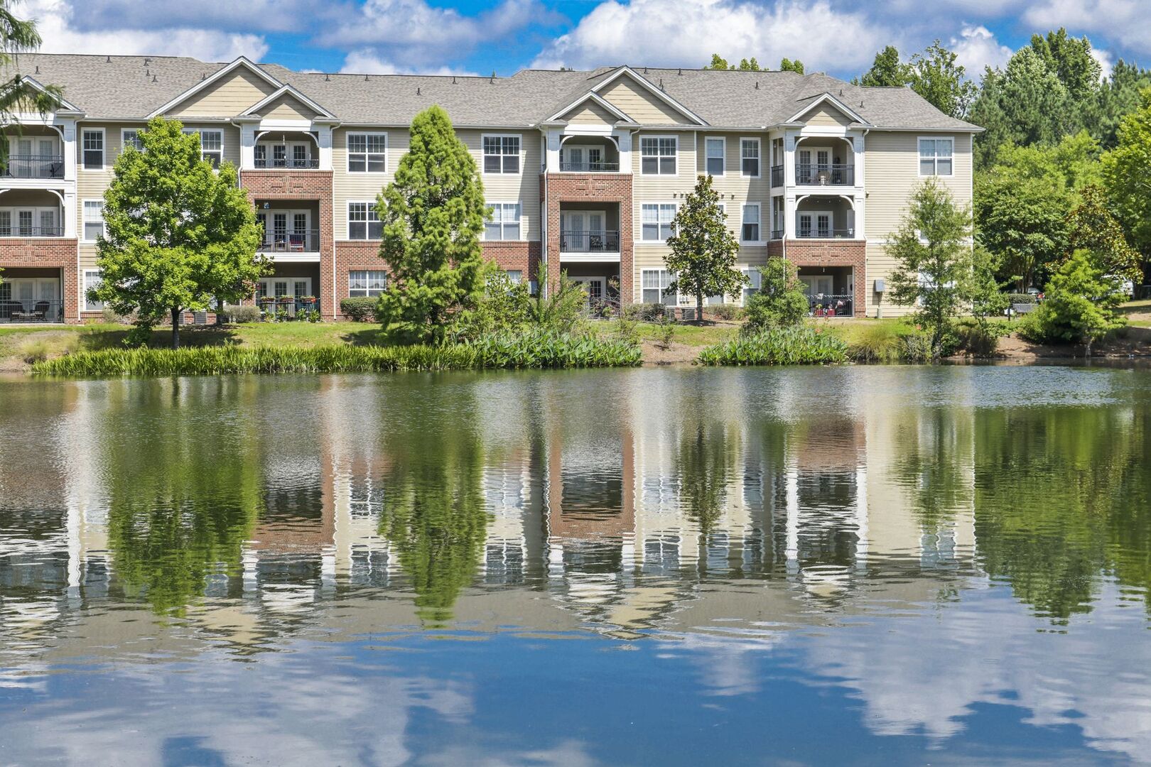 Photo Gallery of The Columns at Wakefield Apartments