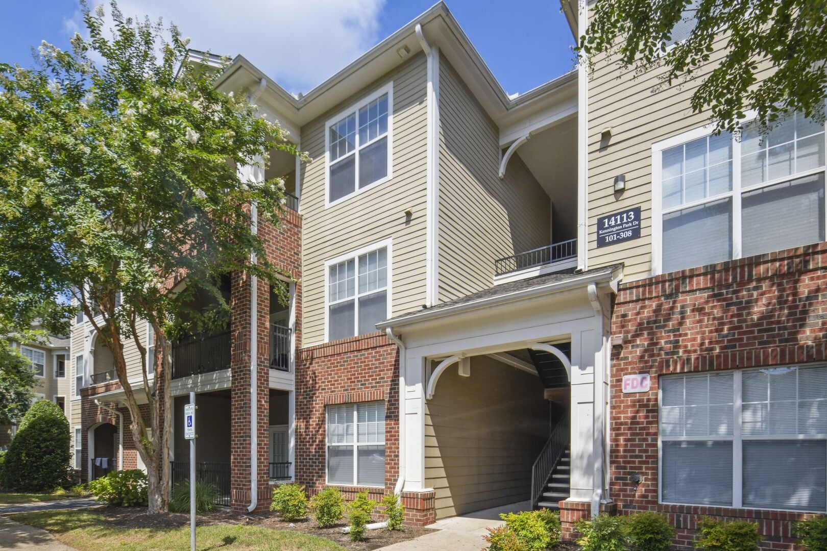 Photo Gallery of The Columns at Wakefield Apartments