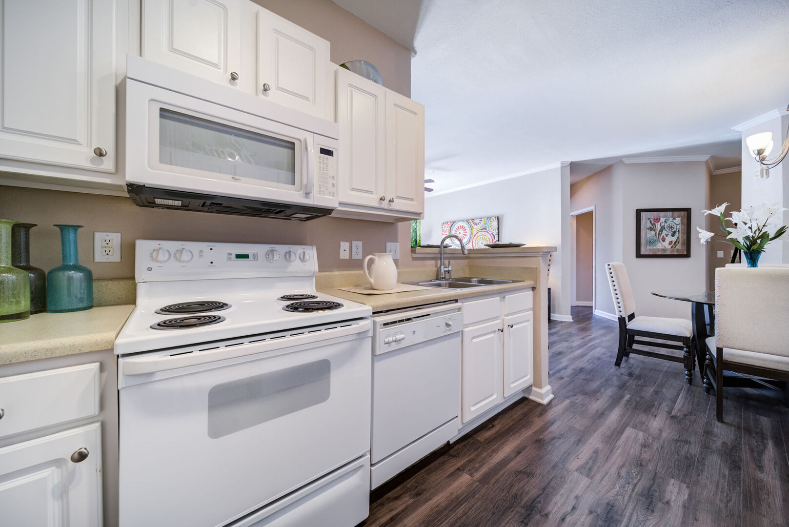 Photo Gallery of The Columns at Wakefield Apartments